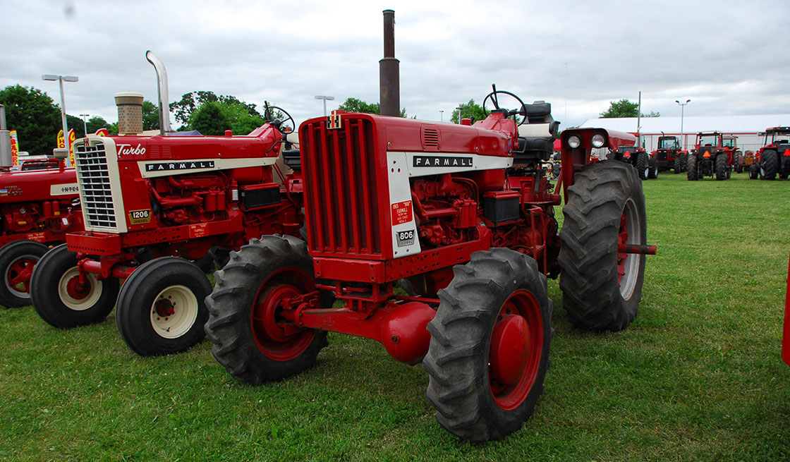 1965 FARMALL 806 - Motortopia